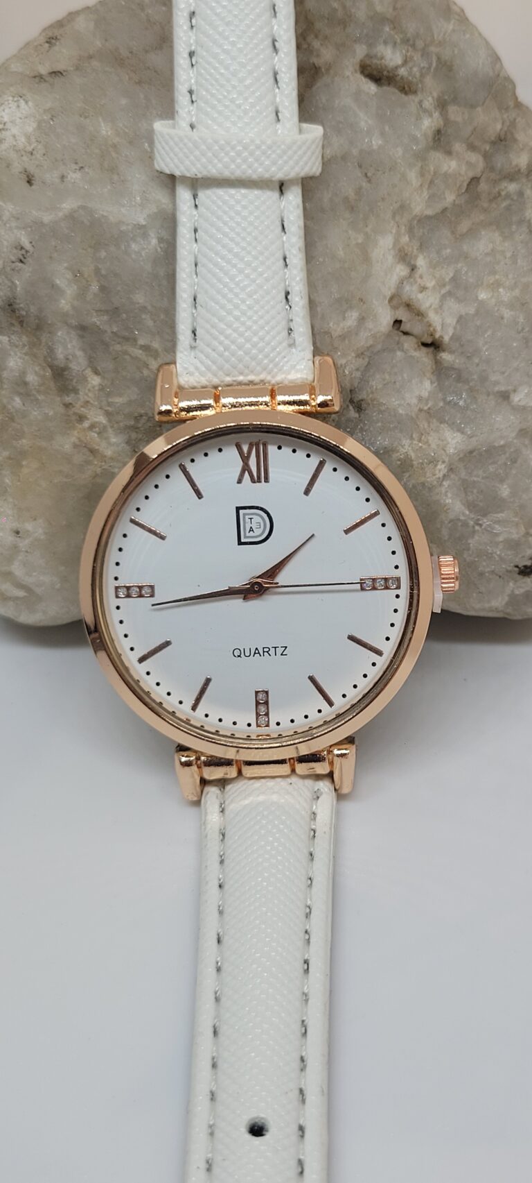 Reloj blanco con dorado – KAYKA BELLEZA EN ACEROS